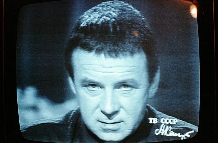 Чем сейчас занимается психотерапевт и целитель Анатолий Кашпировский?